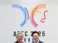드디어 공개된 깜짝 선물…李대통령, 젠슨 황 만나 엔비디아 GPU 26만장 확보[경주APEC] - 아시아경제